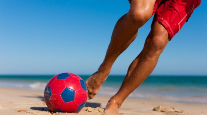 Beach soccer: history, rules, equipment and match duration