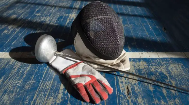 Fencing: history, rules, weapons, equipment and techniques