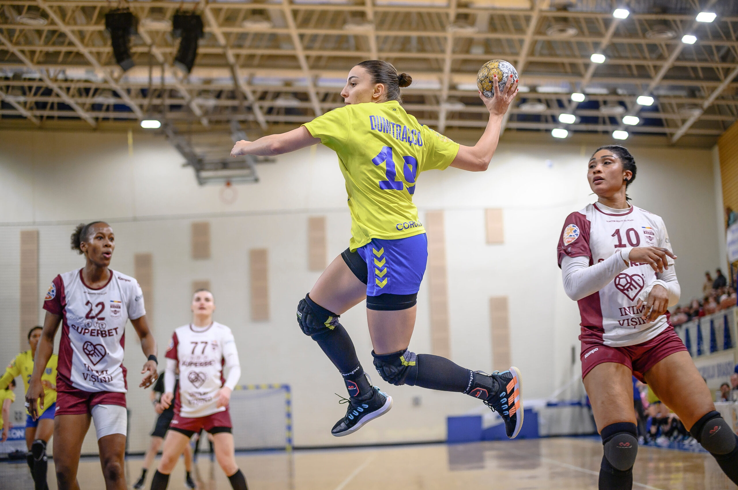 Who are the 10 best female pivots in handball history?