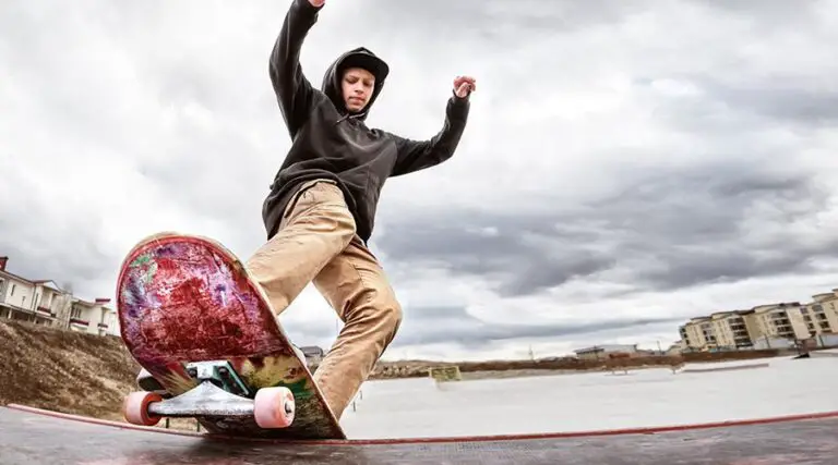 Skateboarding: history, rules, equipment and championships