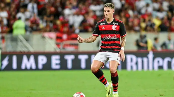 Check out the 5 best right-backs in Brazil in activity